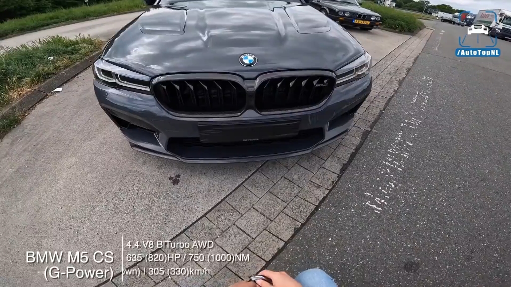 820匹马力的宝马M5 CS提速有多猛，开上德国高速后感受下_哔哩哔哩_bilibili