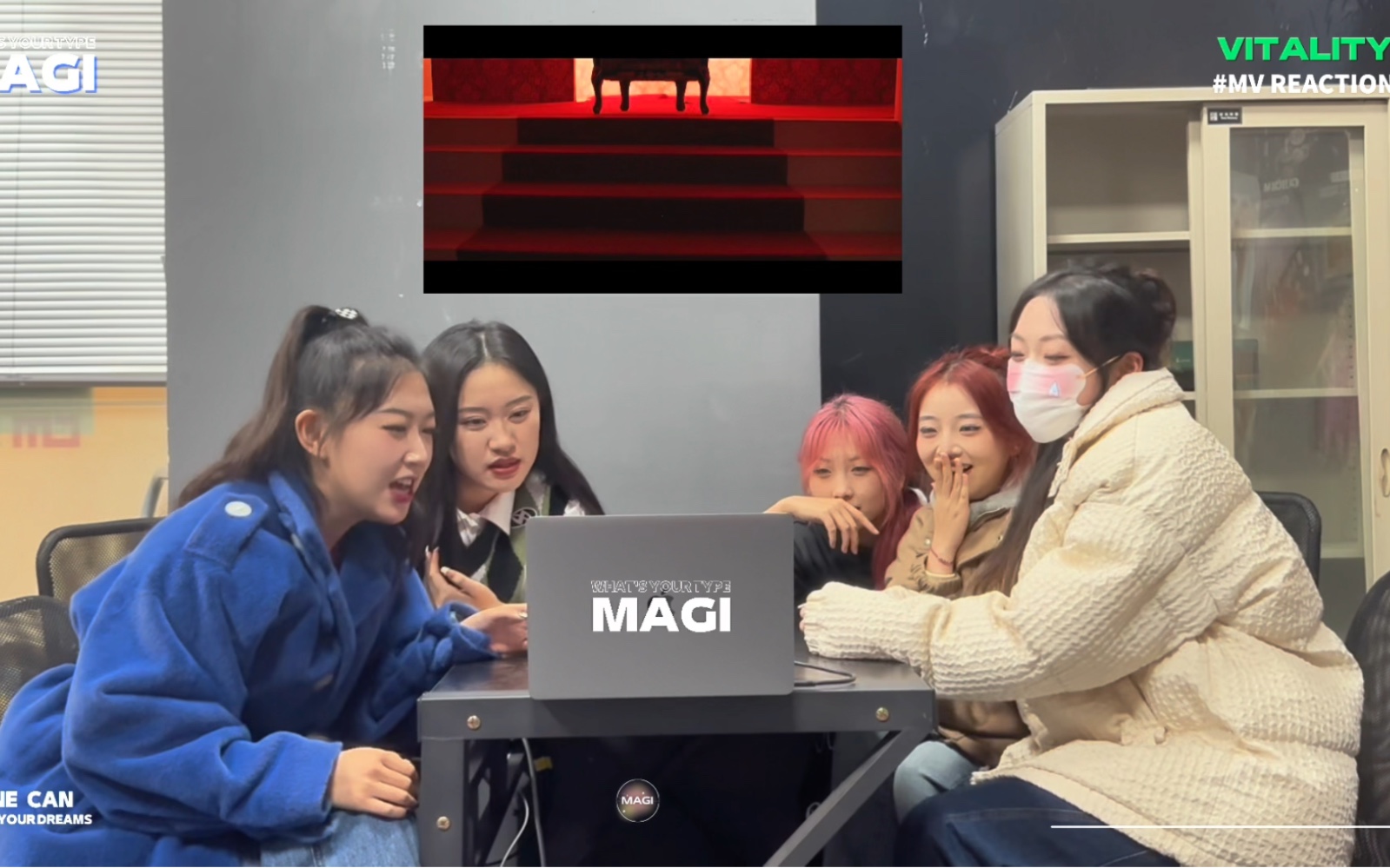 当大学生自制女团MAGI第一次看自己的MV…-MAGI_Official-MAGI_Official-哔哩哔哩视频
