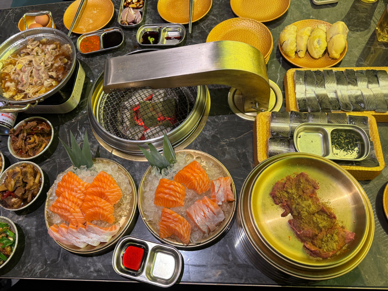 武汉159元的烤肉自助，西月山居，三文鱼、鳗鱼、榴莲不限量-爱吃自助的橙子-爱吃自助的橙子-哔哩哔哩视频