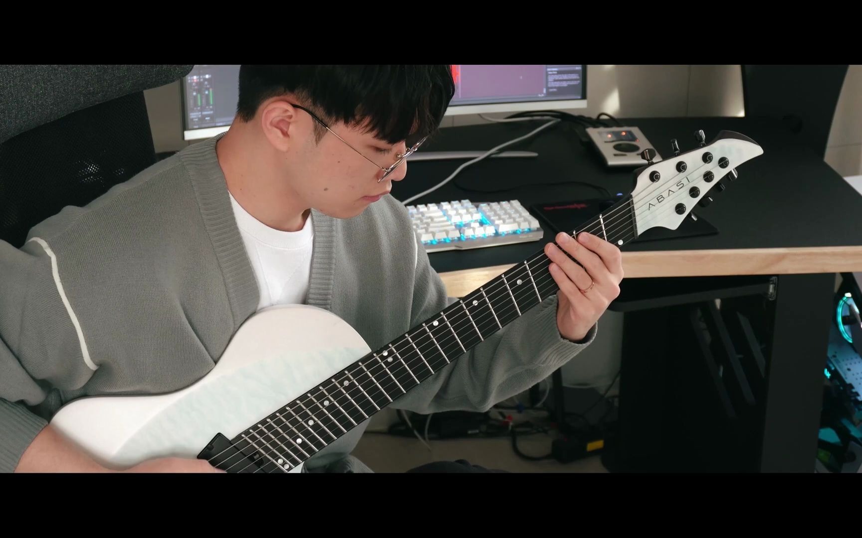 Min Kang - Binary Number - Va1ha11a (Guitar Playthrough)_哔哩哔哩_bilibili