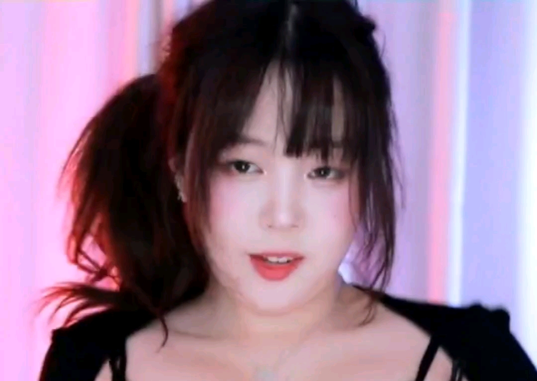 郑多星_黑粉装_（E:KU）竖屏片段-披星戴月月月月-披星戴月月月月-哔哩哔哩视频