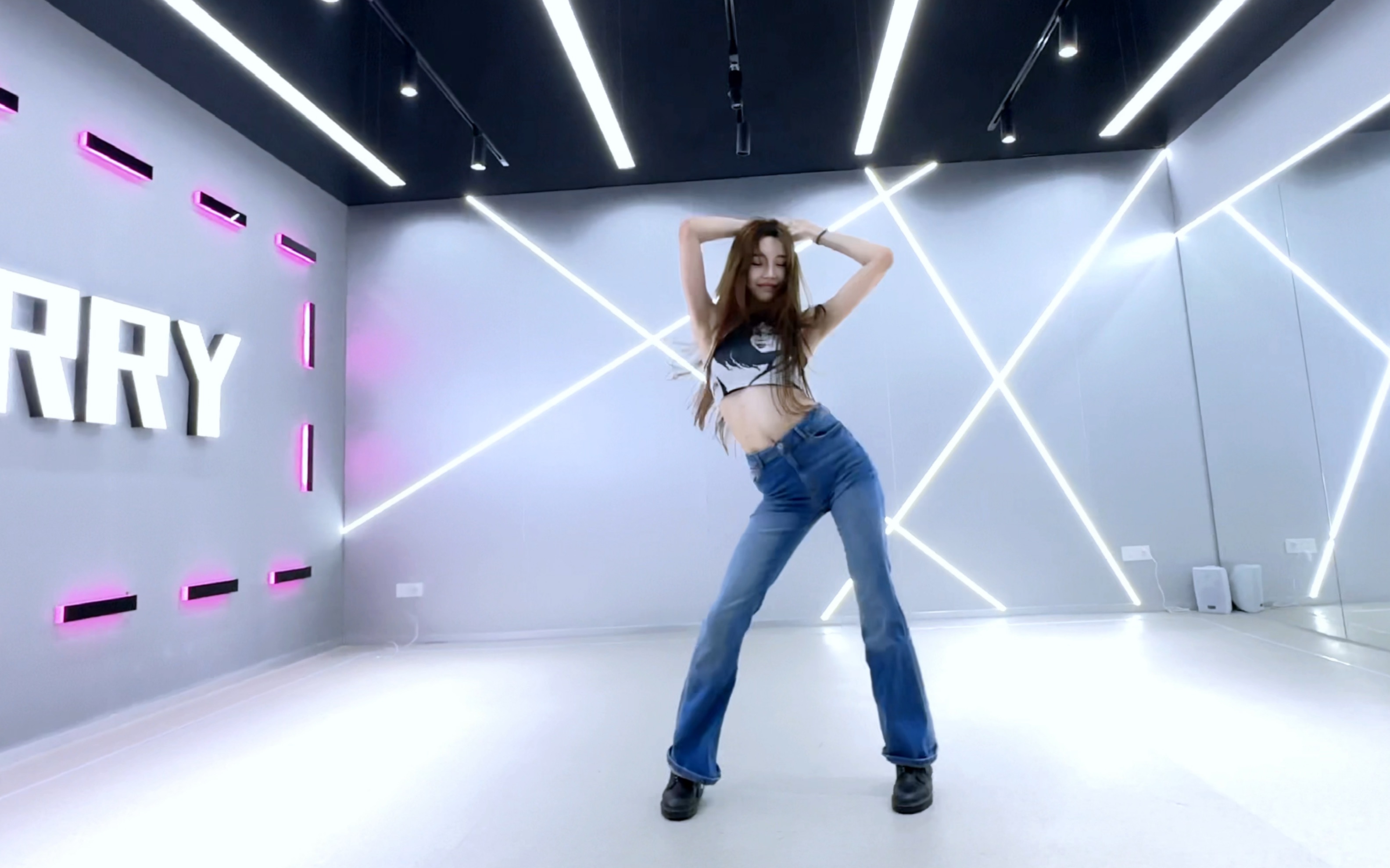 爷青回！时隔几年艾比又开始跳舞了！！-我叫Abbily-我叫Abbily-哔哩哔哩视频