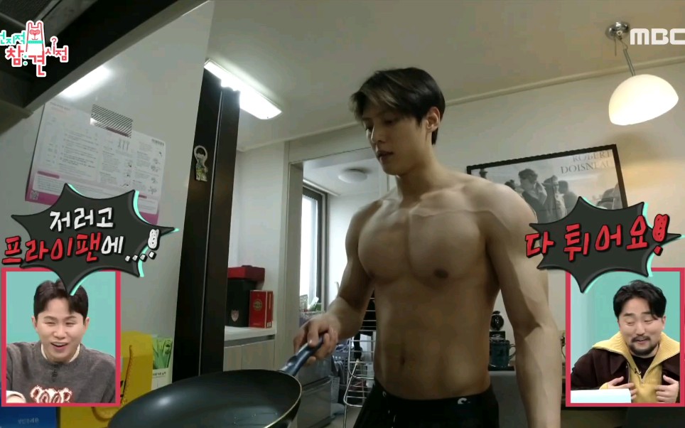 [BTOB李旼赫]对着镜子确认腹肌胸肌的李旼赫_哔哩哔哩_bilibili