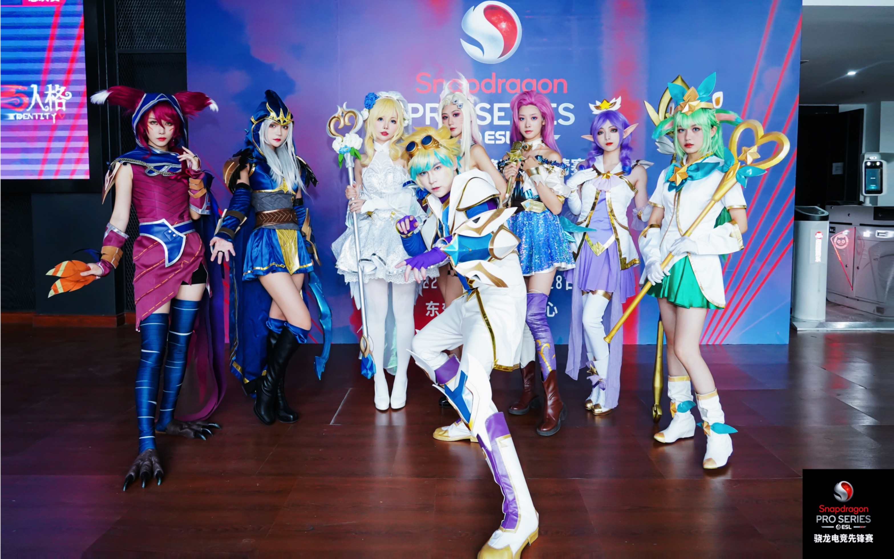 【酒笙文化】英雄联盟手游coser走秀 骁龙电竞先锋精英邀请赛-bilibili(B站)无水印视频解析——6li6在线工具箱