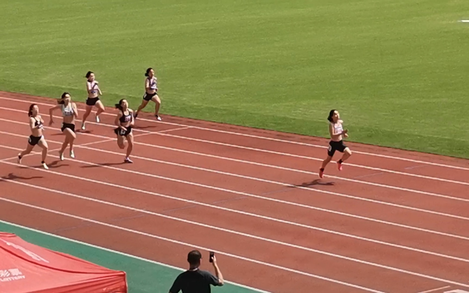 15岁女生陈妤颉二百23.61（-2.3）达健将，一百11.63双国家健将