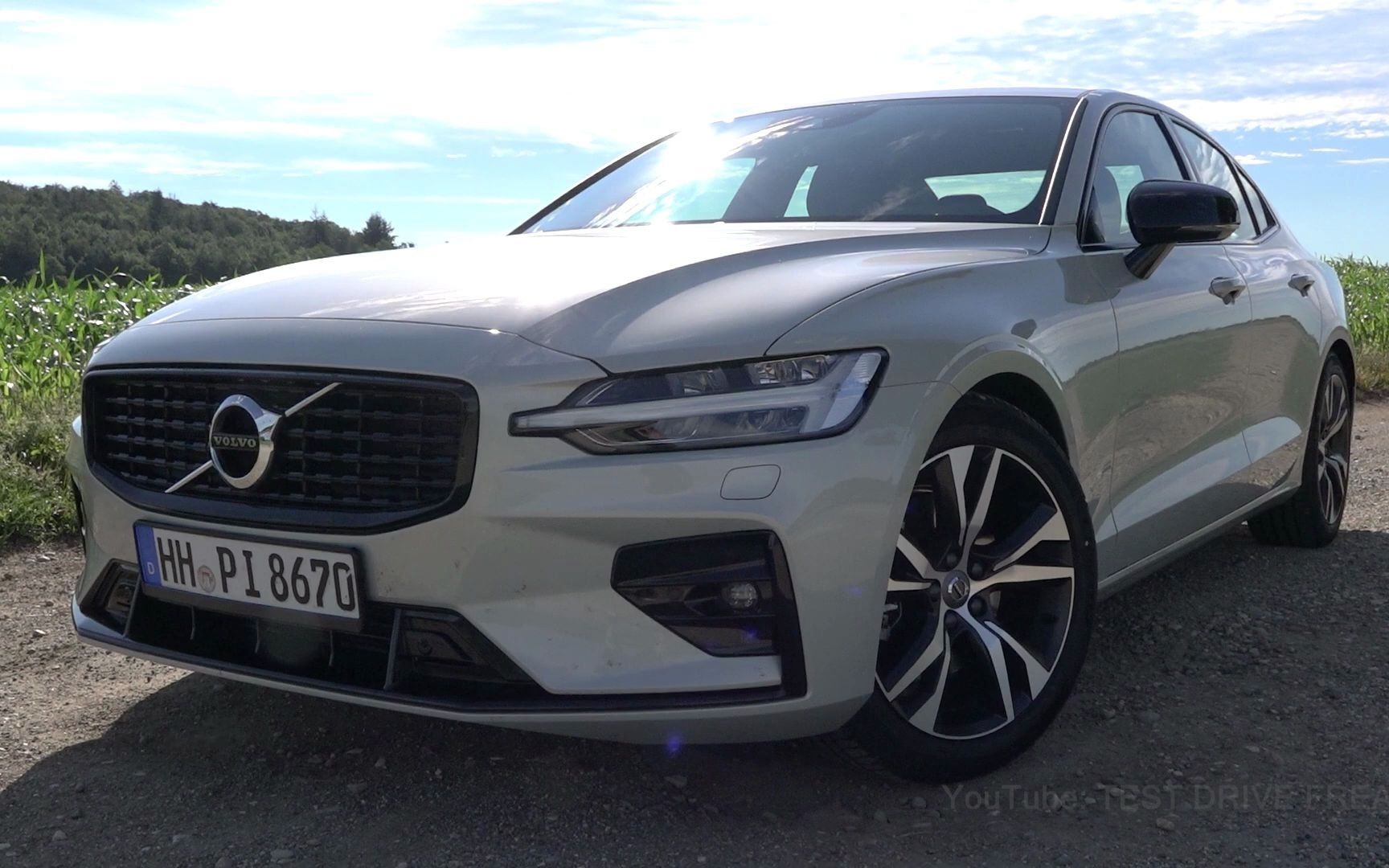 无限速驾驶 2021沃尔沃Volvo S60 B4 第一视角驾驶 & 静态体验测试_哔哩哔哩_bilibili