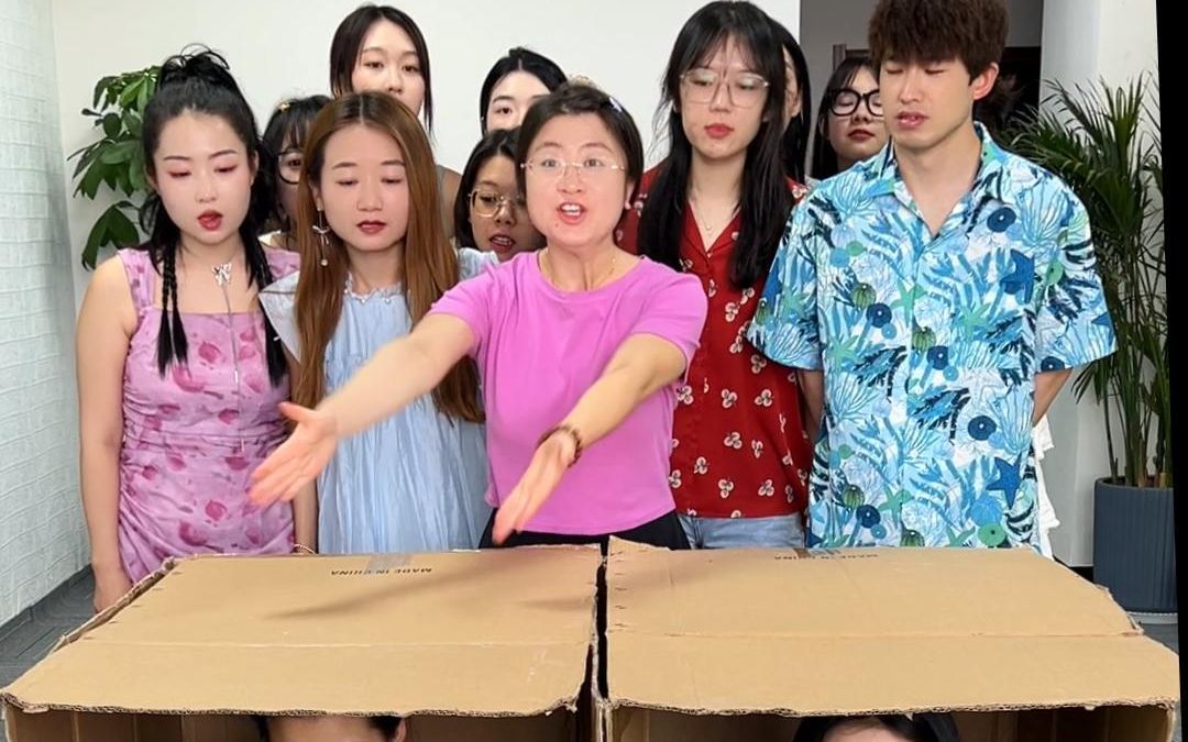 左右盲选挑战2，哈哈真刺激 爆笑办公室officia 爆笑办公室officia 哔哩哔哩视频