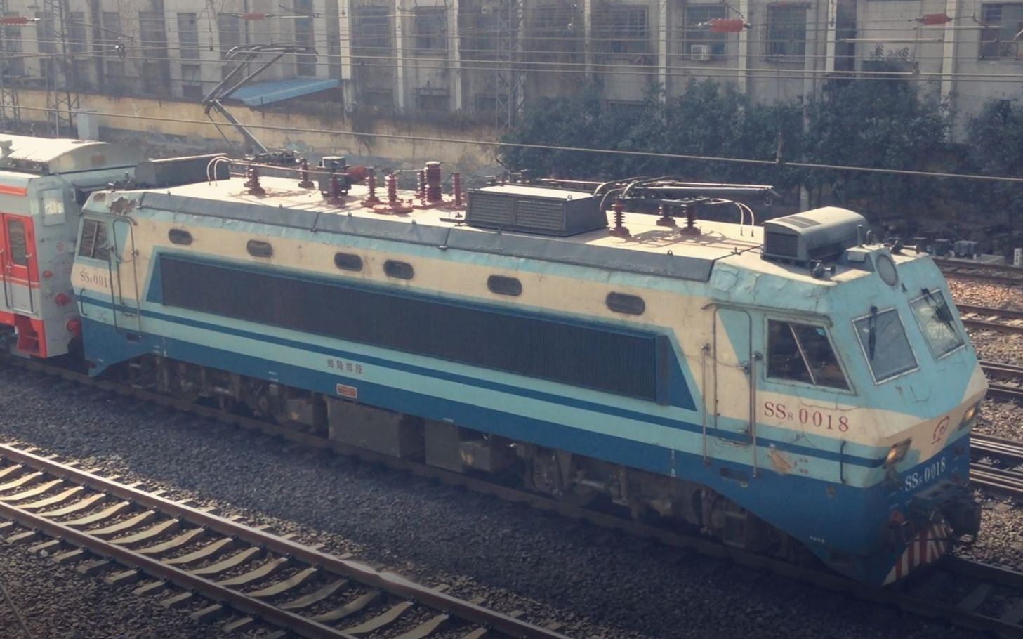 【铁路】珍贵资源 2016春运SS80018老先锋号牵引K4080全列原色25G出站_哔哩哔哩_bilibili