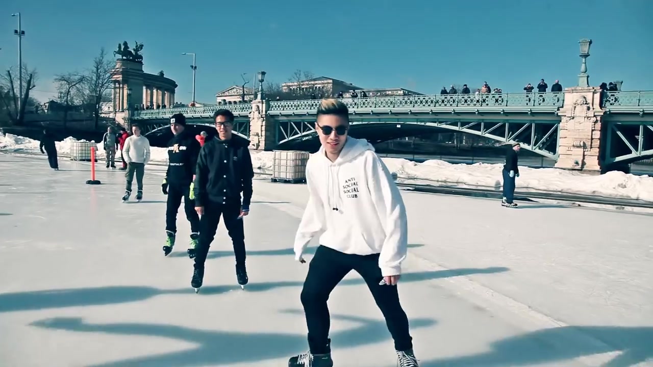 Freestyle Ice Skating - Pendulum Tutorial_哔哩哔哩 (゜-゜)つロ 干杯~-bilibili