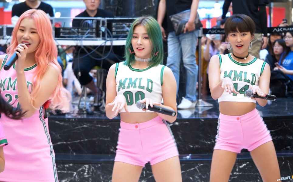 [4K60FPS]180708 Nancy(MOMOLAND) BBoom BBoom Fancam_哔哩哔哩_bilibili