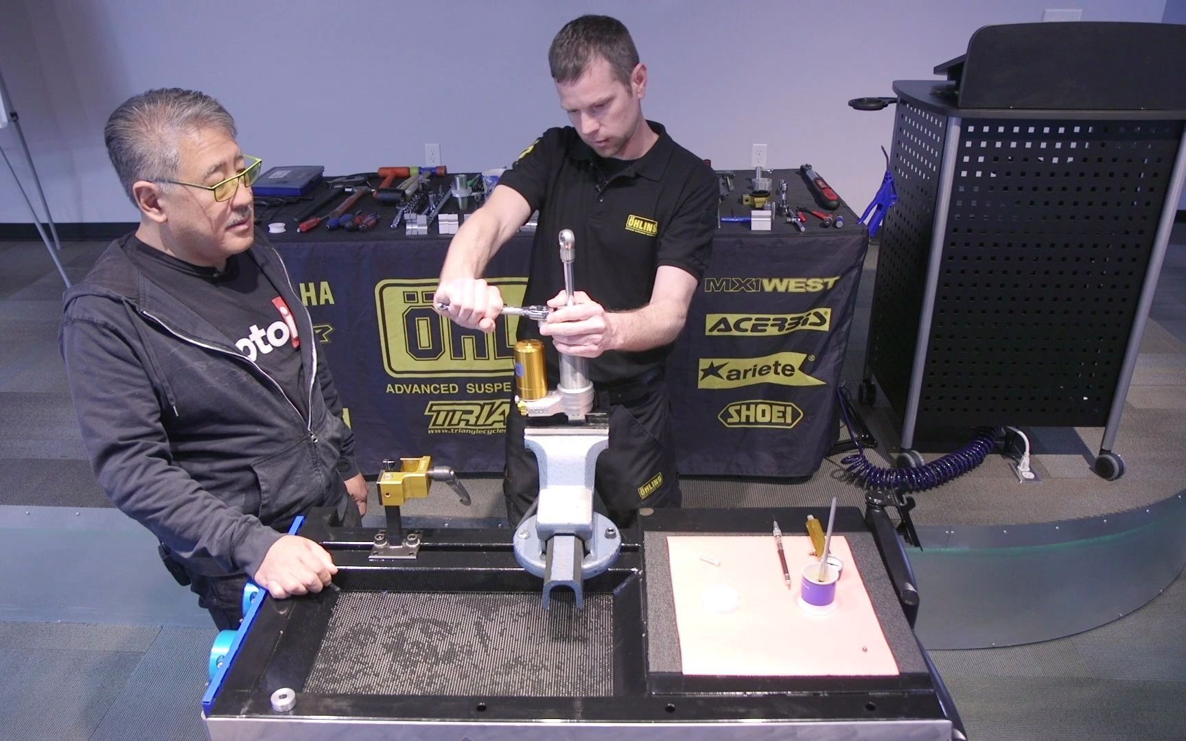 解构Ohlins避震机Part 1