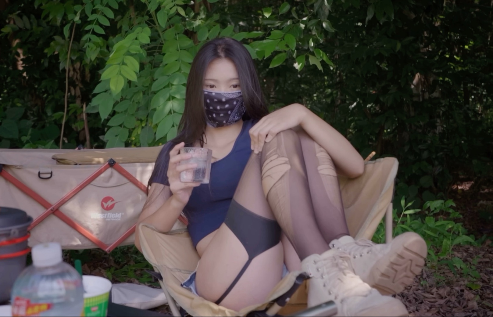 小树林户外露营 黑丝好多蚊子！！-炫一瓶可乐哦-炫一瓶可乐哦-哔哩哔哩视频