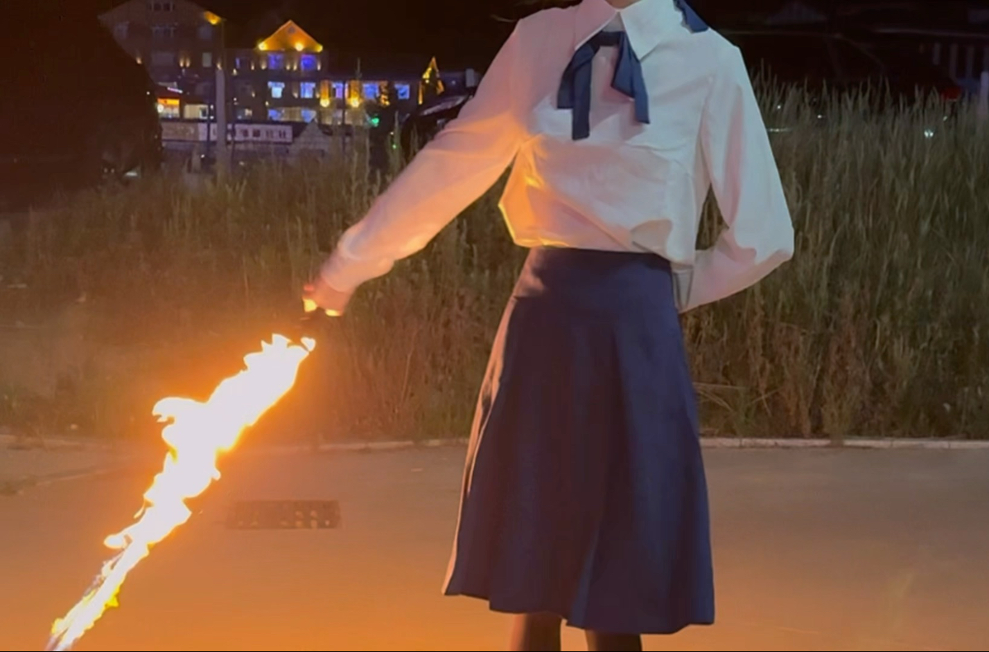 熟练后再玩火刀，有风的话建议用打火机找一下风向再玩火刀-Cat___Ling-Cat___Ling-哔哩哔哩视频