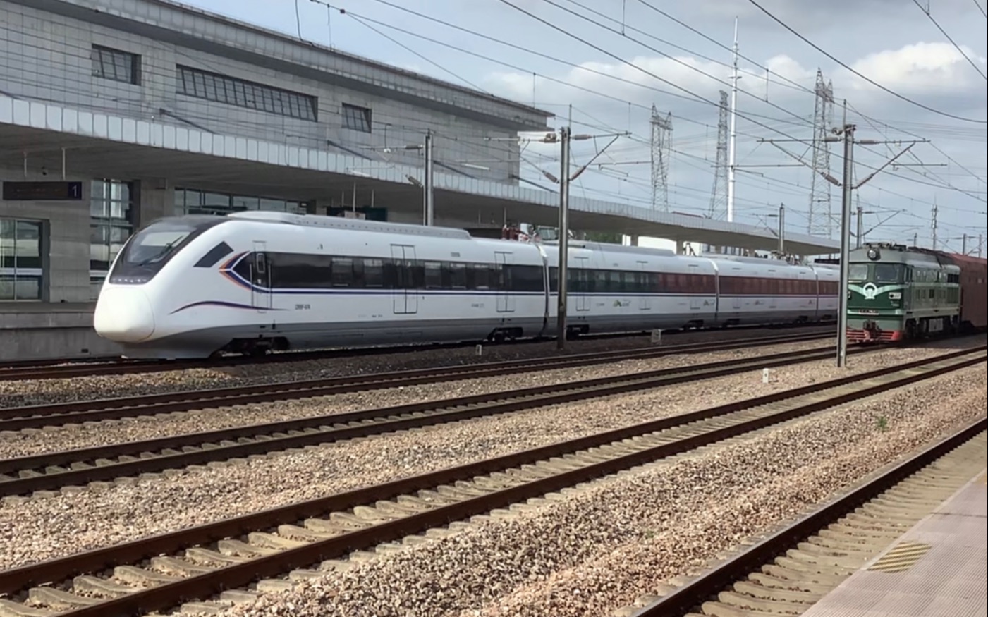 【中国铁路】CRH6F-0474担当直达车通过新桥站_哔哩哔哩_bilibili