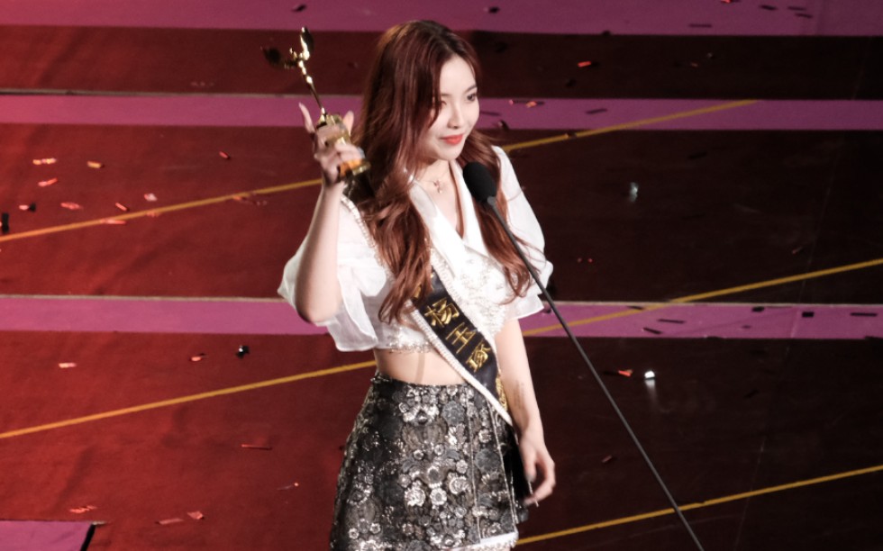 【许杨玉琢/SNH48】2020.08.15SNH48第七届总决选许杨玉琢领奖focus_哔哩哔哩_bilibili