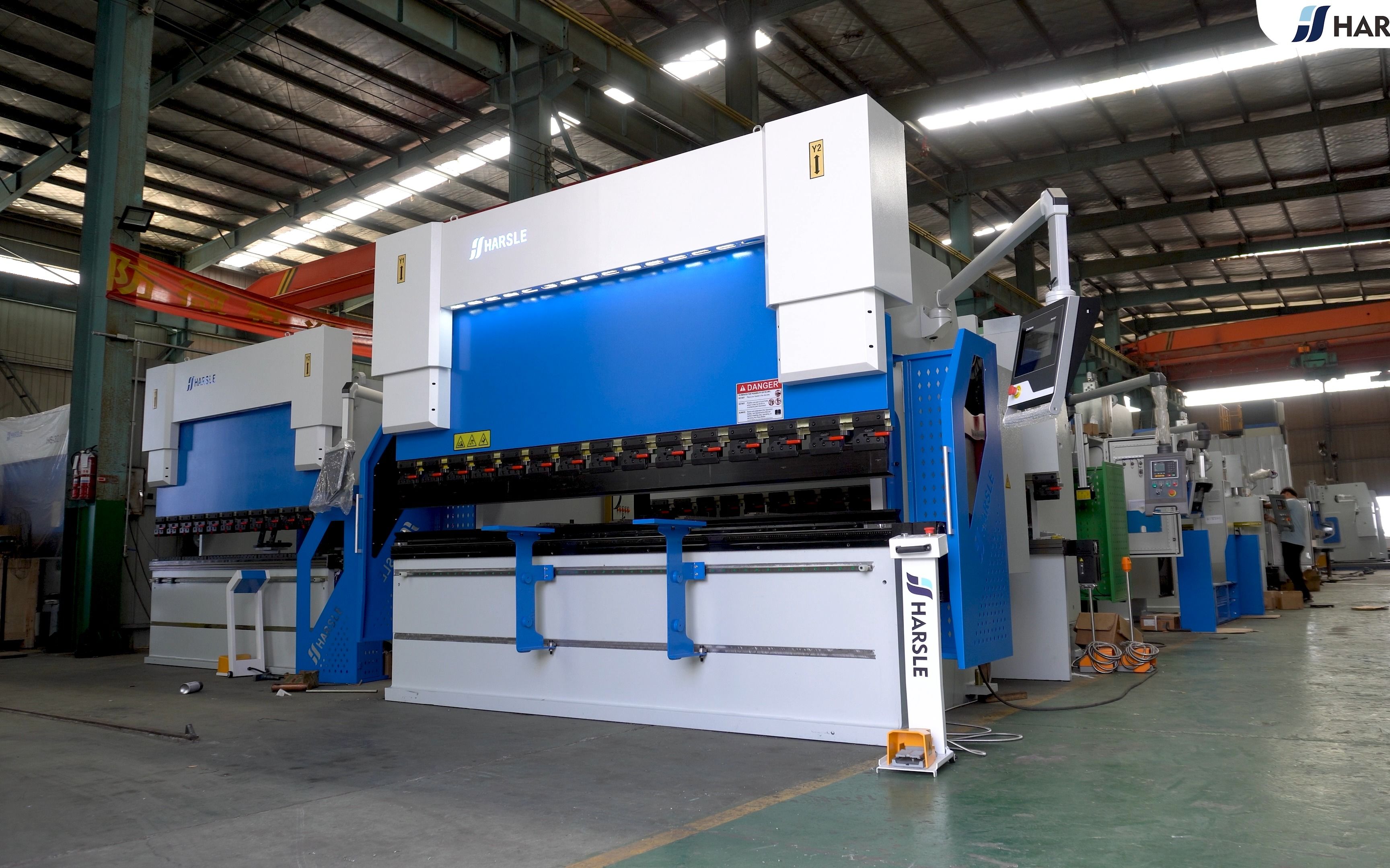 WE67K-200T3200 X+R轴配备DA53T系统数控折弯机_哔哩哔哩_bilibili