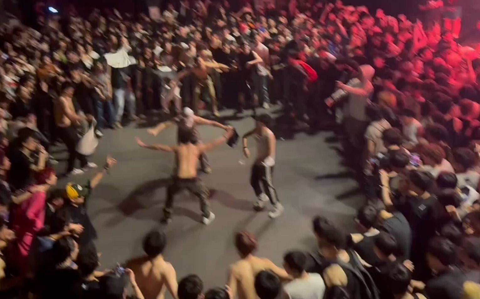 狂热沉浸！Psy.P《玩少爷》Trap现场氛围直接躁翻了！-街头社区-街头社区-哔哩哔哩视频