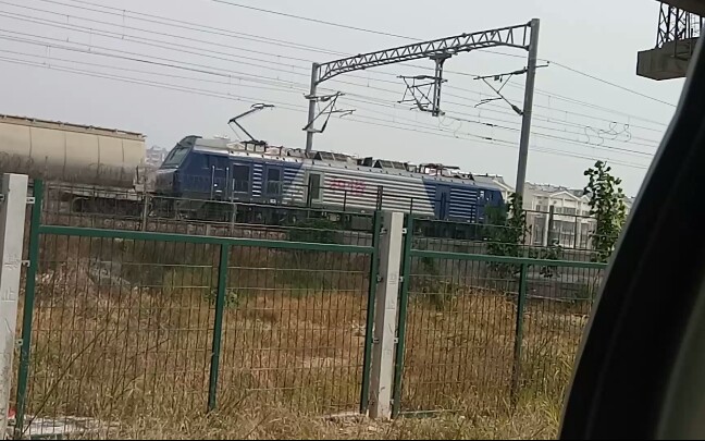 HXD2B牵引L70通过_哔哩哔哩_bilibili