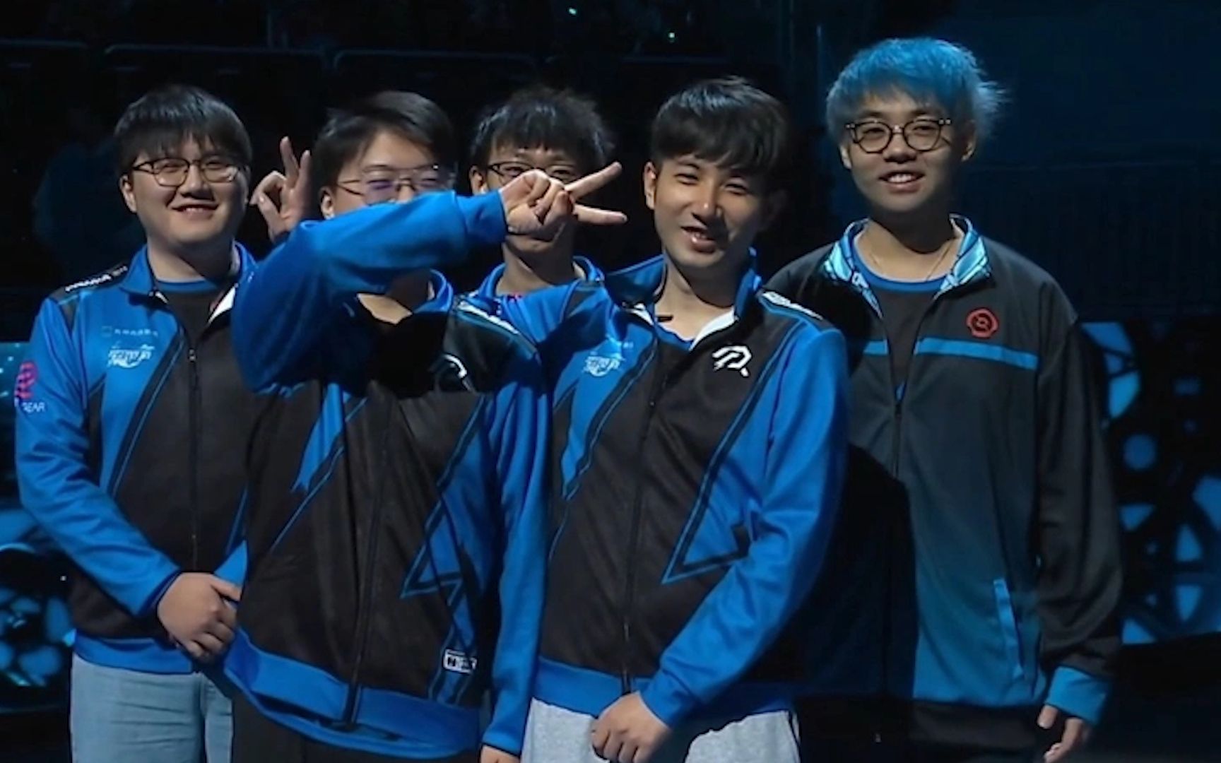 【各主播反应】AR与LGD双双晋级六强！“我有一场梦”-D先生的狗掌柜-D先生的狗掌柜-哔哩哔哩视频