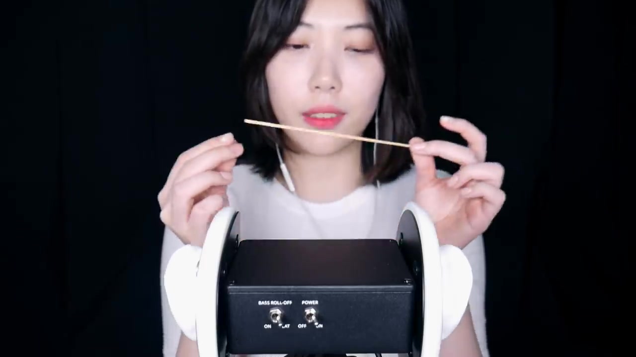 [DOOBOO ASMR]短发小姐姐耳边私语掏耳~_哔哩哔哩_bilibili