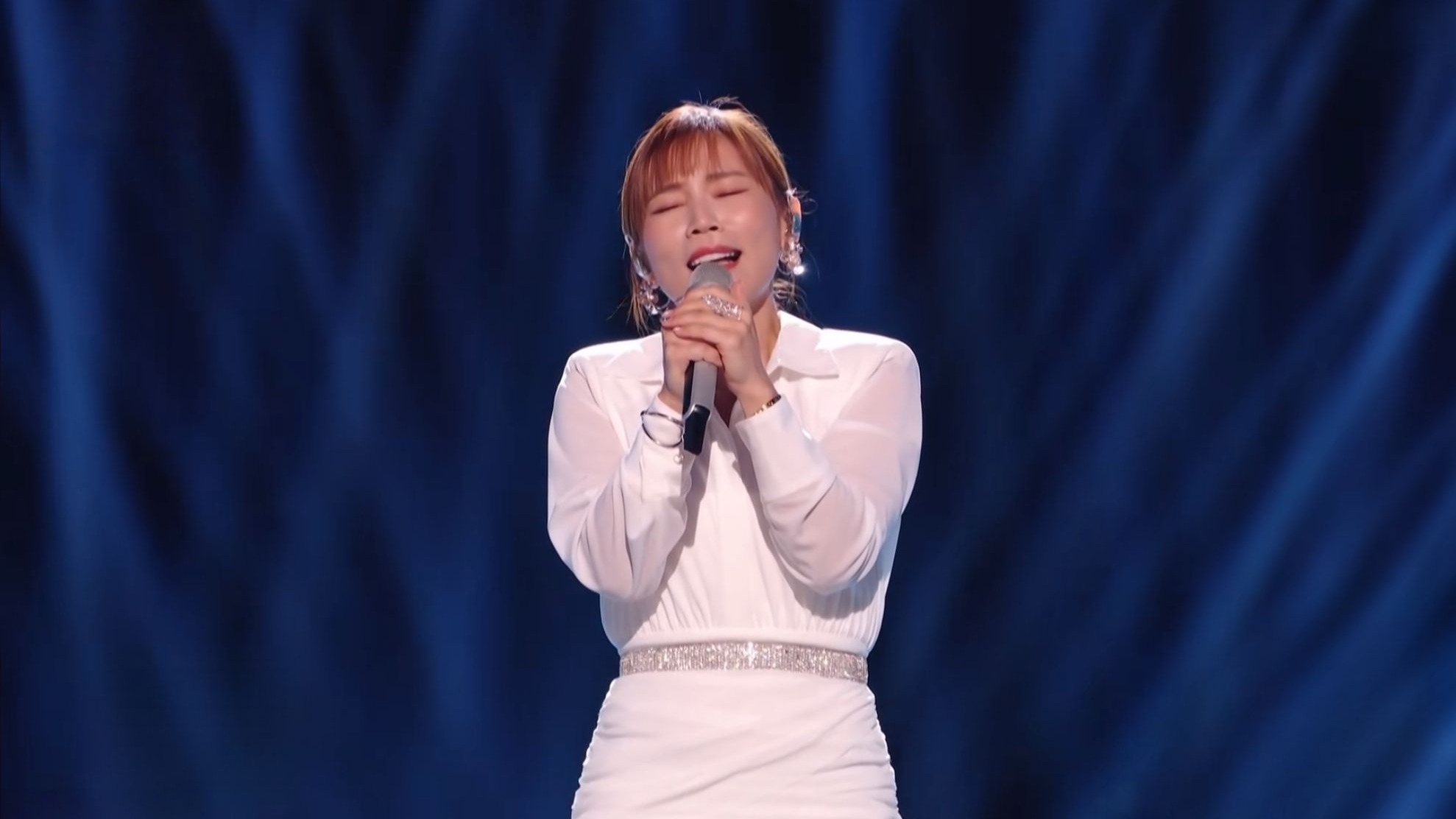 【4K顶级画质】King Gnu《飛行艇》2023万人现场，这个开场也太燃了！！！-不不不不不约哟-Songs-哔哩哔哩视频