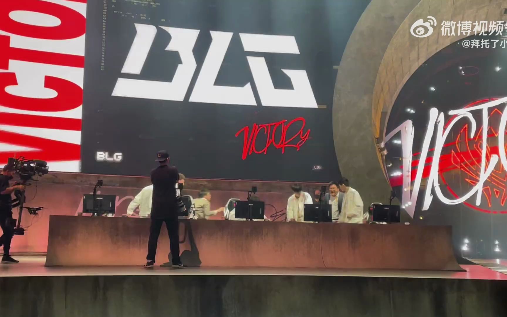 【MSI】Tabe赛后庆祝跑错选手席-丁脏猫DaggyCat-丁脏猫DaggyCat-哔哩哔哩视频