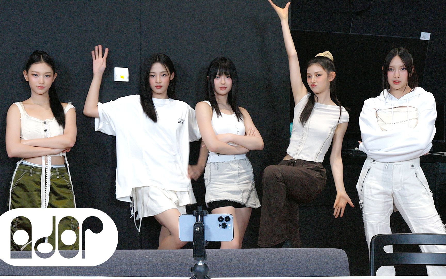 NewJeans 'Super Shy' MV Review-NewJeans-NewJeans-哔哩哔哩视频