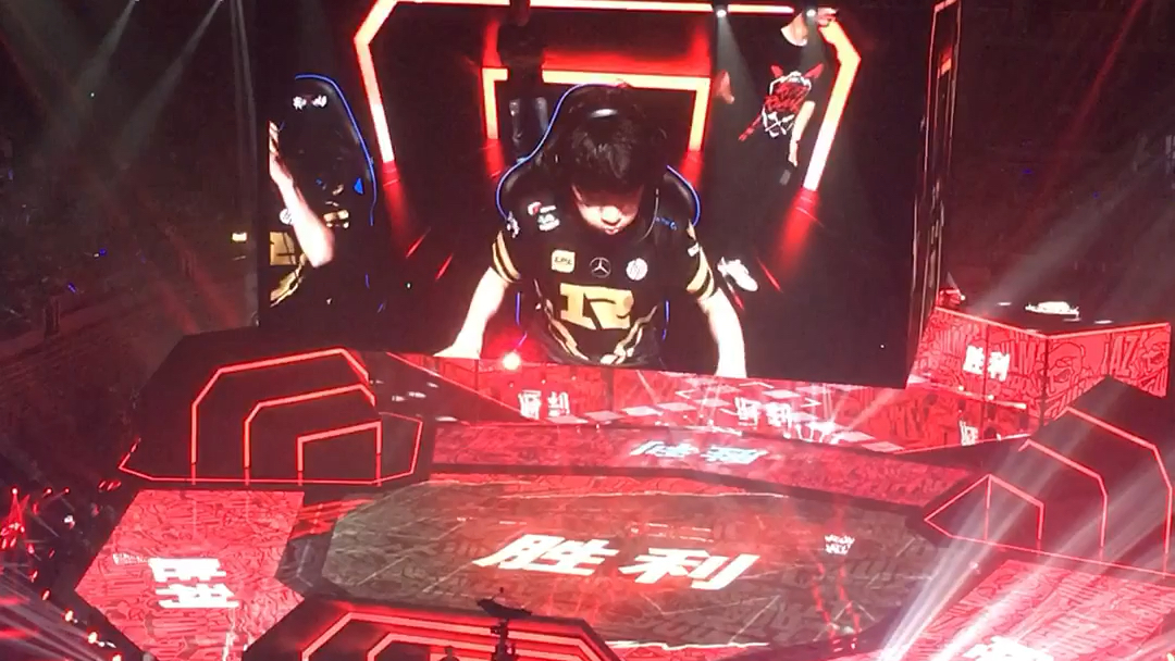 2018洲际赛rng vs kz胜利时刻现场（二）_哔哩哔哩_bilibili