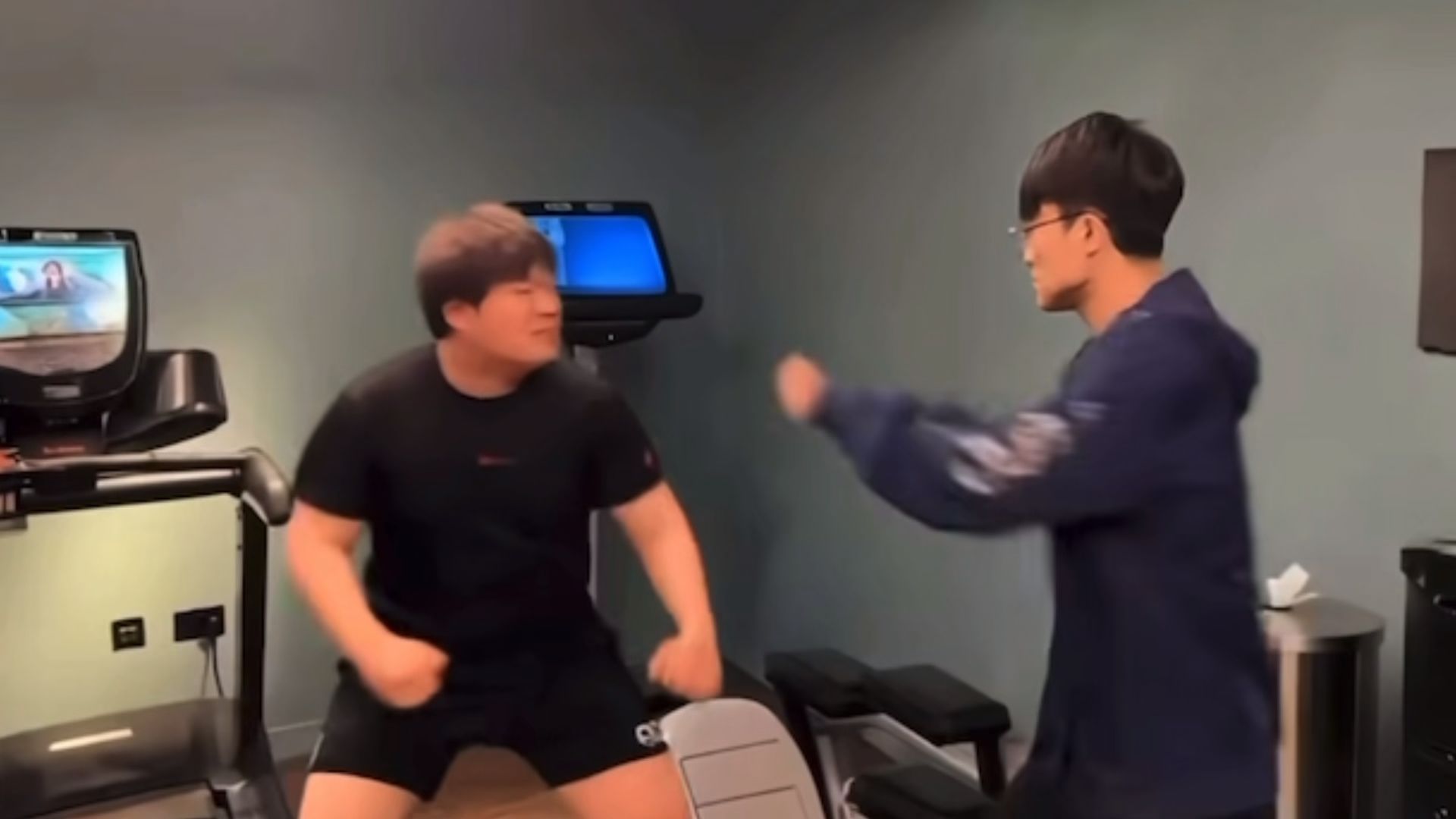 疑似 s14 總決賽 T1 激战 BLG 视频流出-DMERSK-默认收藏夹-哔哩哔哩视频