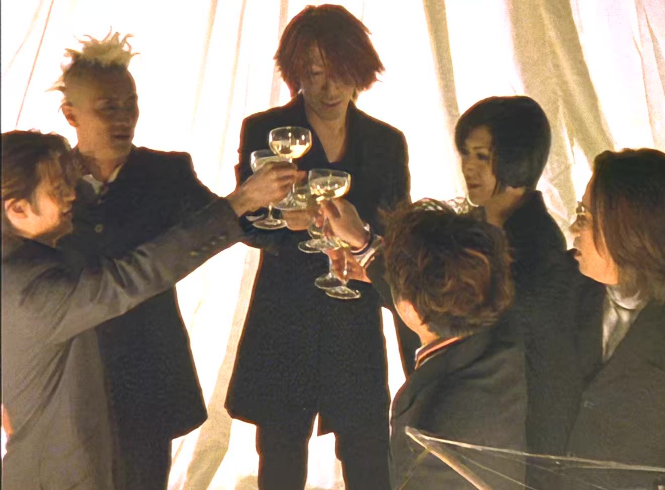 【GLAY乐队音乐史】第四期 突破销量记录的1998年I'm in Love-MySecret我的秘密-MySecret我的秘密-哔哩哔哩视频