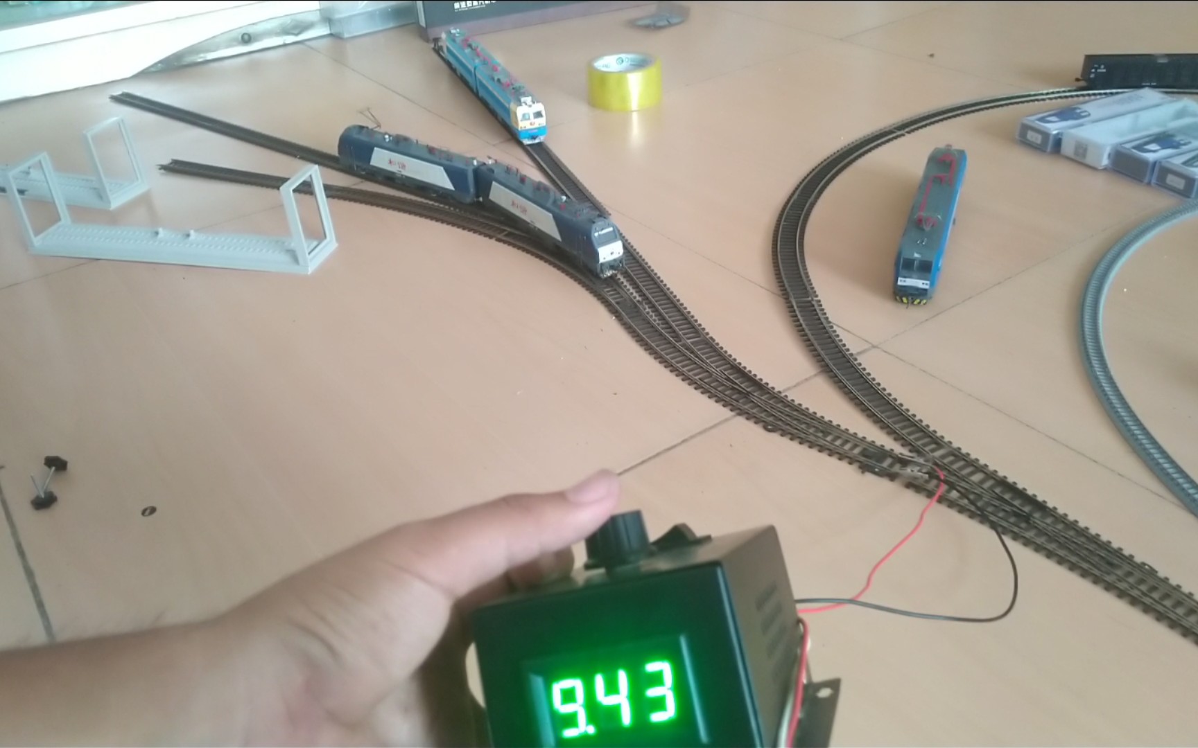 用直流电源控制长鸣DCC模型效果如何？HXD2跑车实拍_哔哩哔哩_bilibili