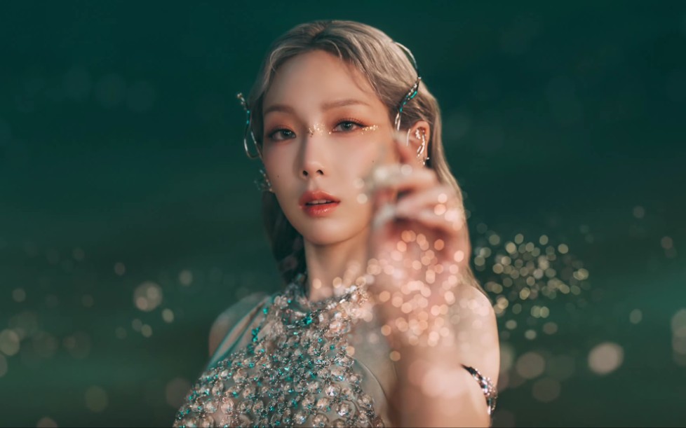 [4k]泰妍-INVU 完整版MV 又是不一样的风格，好美！_哔哩哔哩_bilibili