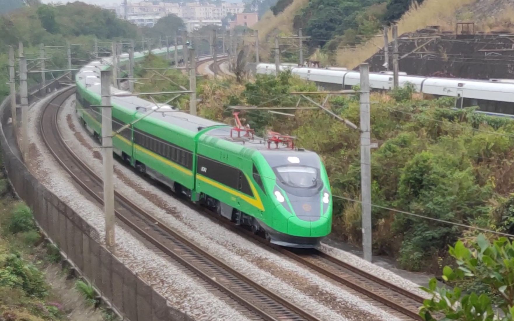 【广深铁路】CR200J“复兴号”动集会车广深大地铁(CRH1A“和谐号”)_哔哩哔哩_bilibili