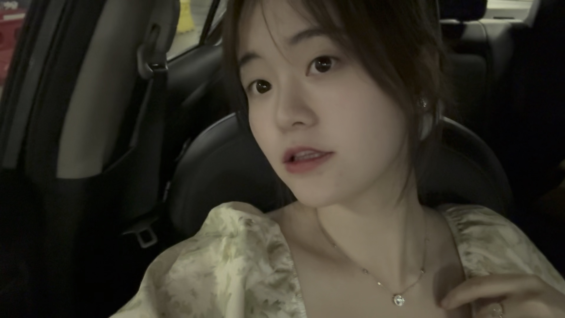 你的异地恋女友分享：男粉太多怎么办！-YY的日常报备鸭-YY的日常报备鸭-哔哩哔哩视频