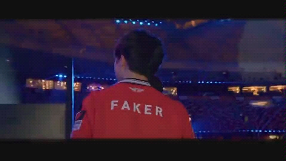 还记得faker转身离开望了眼奖杯的场景吗_哔哩哔哩_bilibili