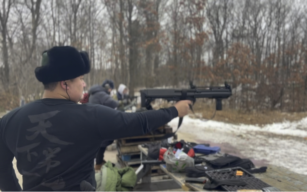 硬核狠活，KSG单手上膛射击-北美燕双鹰-北美燕双鹰-哔哩哔哩视频