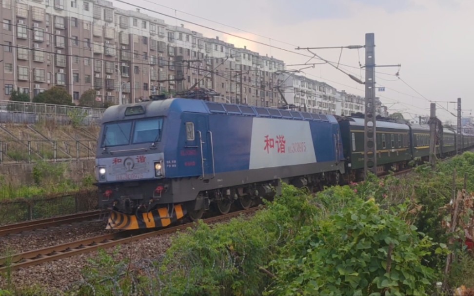 论南局鹰段HXD1C-639X的掉漆