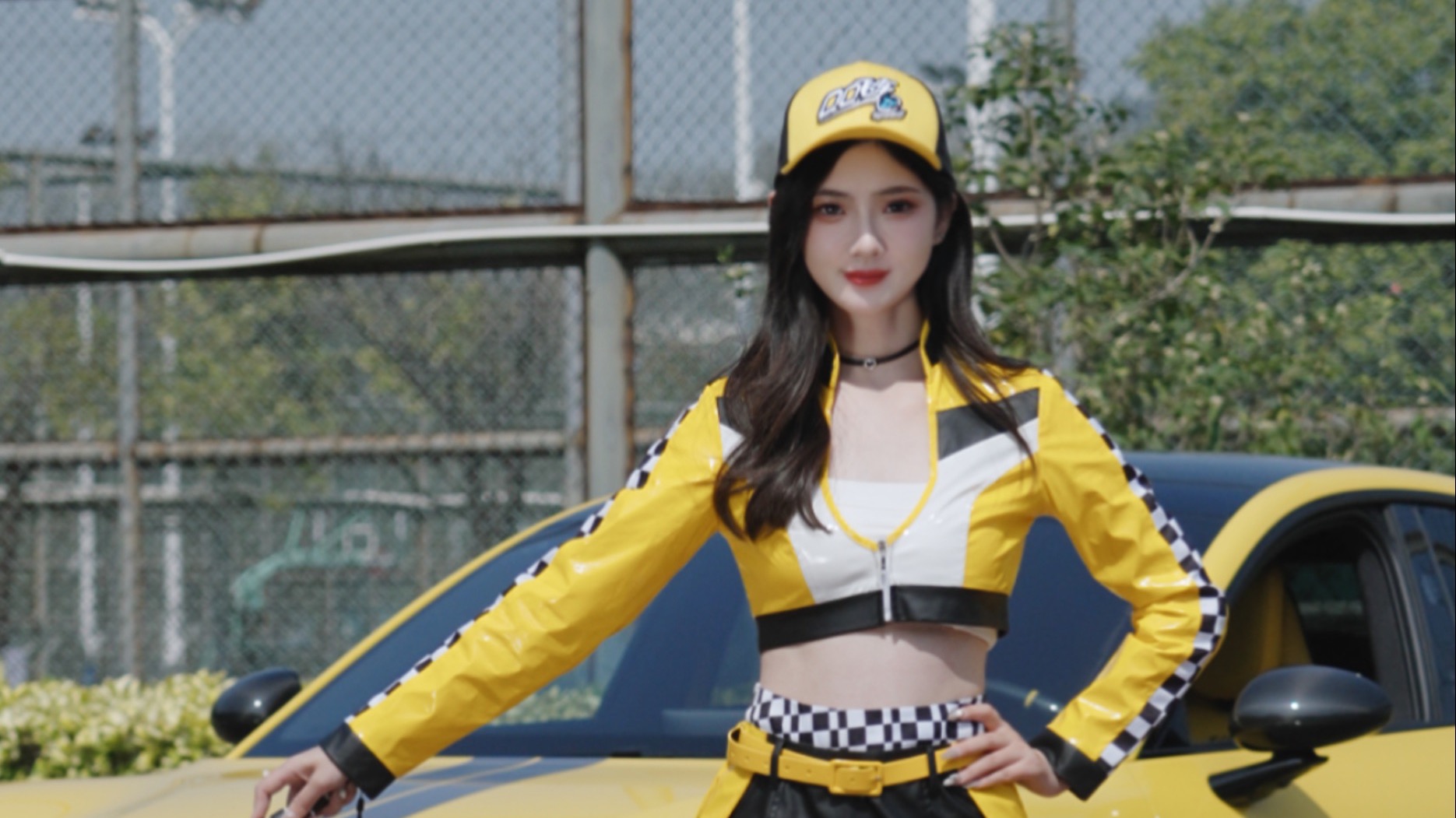 小橘子× SU7 Ultra已就位 金牌赛车手你准备好了吗？-鱼丸丸车-鱼丸丸车-哔哩哔哩视频