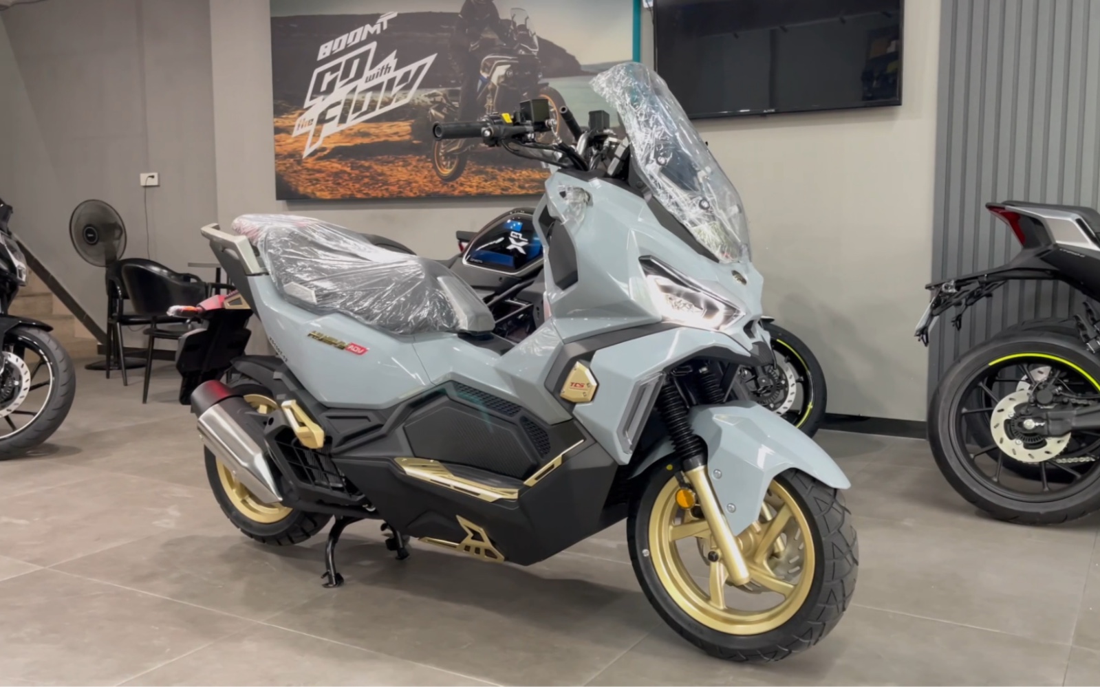 跨界踏板摩托车，三阳哈士奇ADV150。#骑行 #代步车 #HUSKY ADV #买菜车