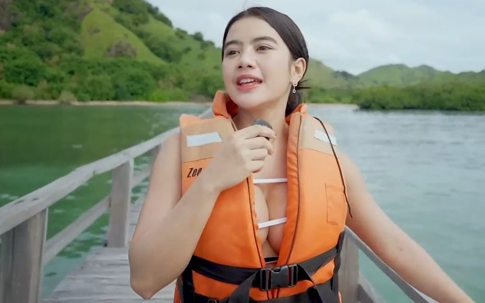 一起看模特之印尼大！模特fbyana-一起看世界official-一起看世界official-哔哩哔哩视频