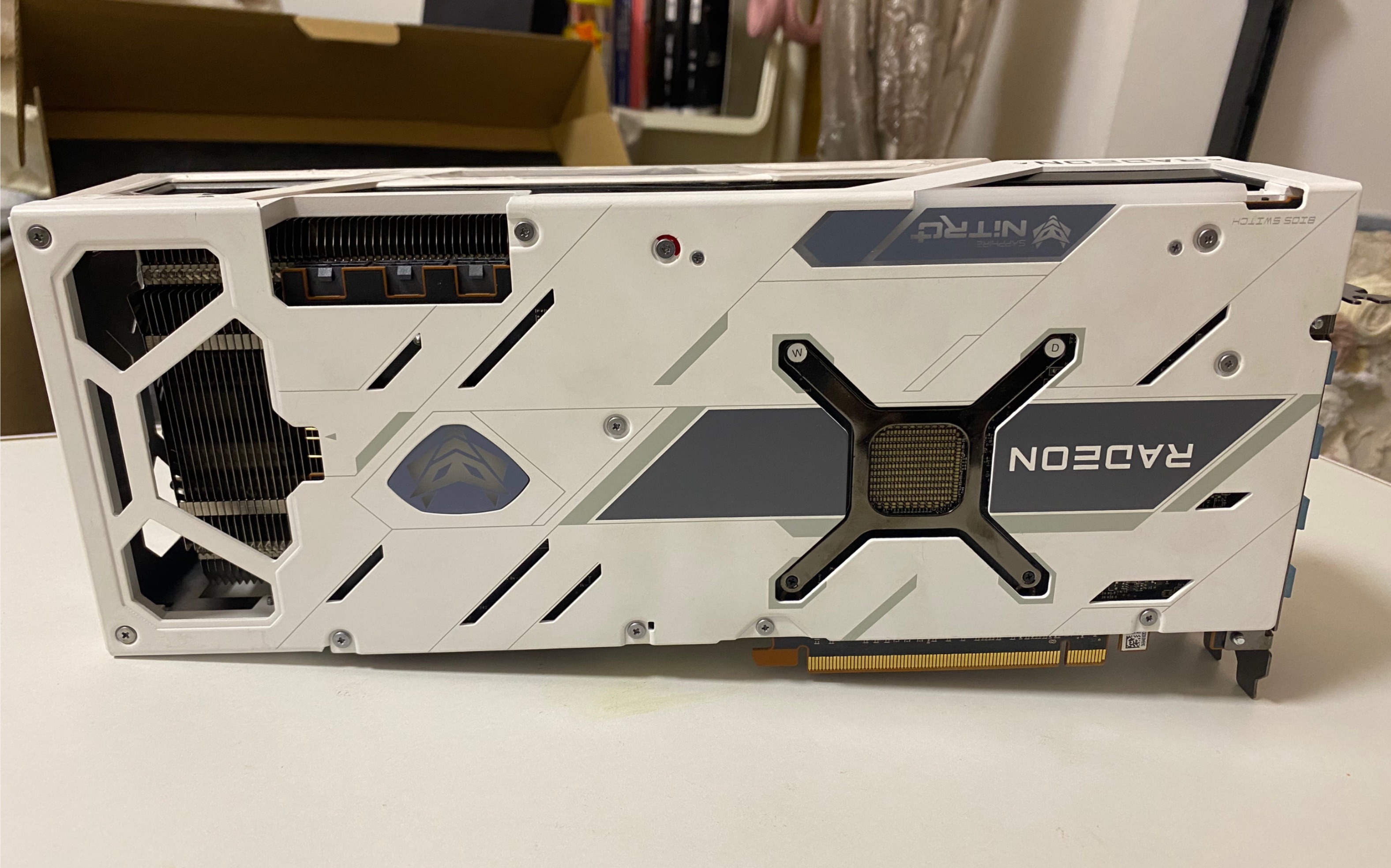 蓝宝石6950xt极地超白金视频开箱-猫头姀-猫头姀-哔哩哔哩视频