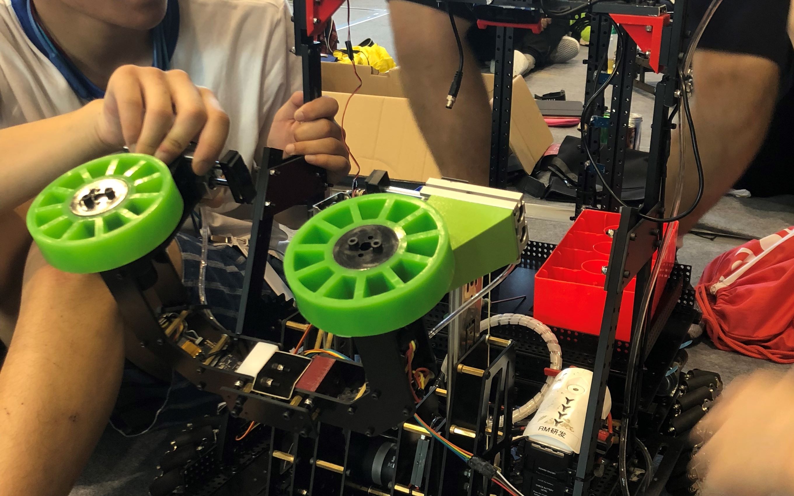 【RM】2018 RoboMaster高中生机器人夏令营 18组答辩视频_哔哩哔哩_bilibili