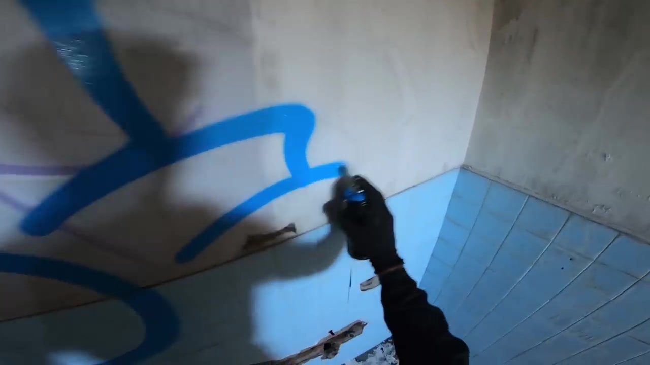 涂鸦-Resk12-Graffiti Throwup Inside Huge Abandoned Factory_哔哩哔哩_bilibili