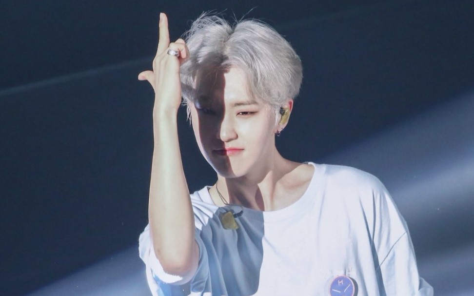 【权顺荣】为了听王砸nim很精致地摘下了耳返哈哈哈哈哈哈哈_哔哩哔哩_bilibili