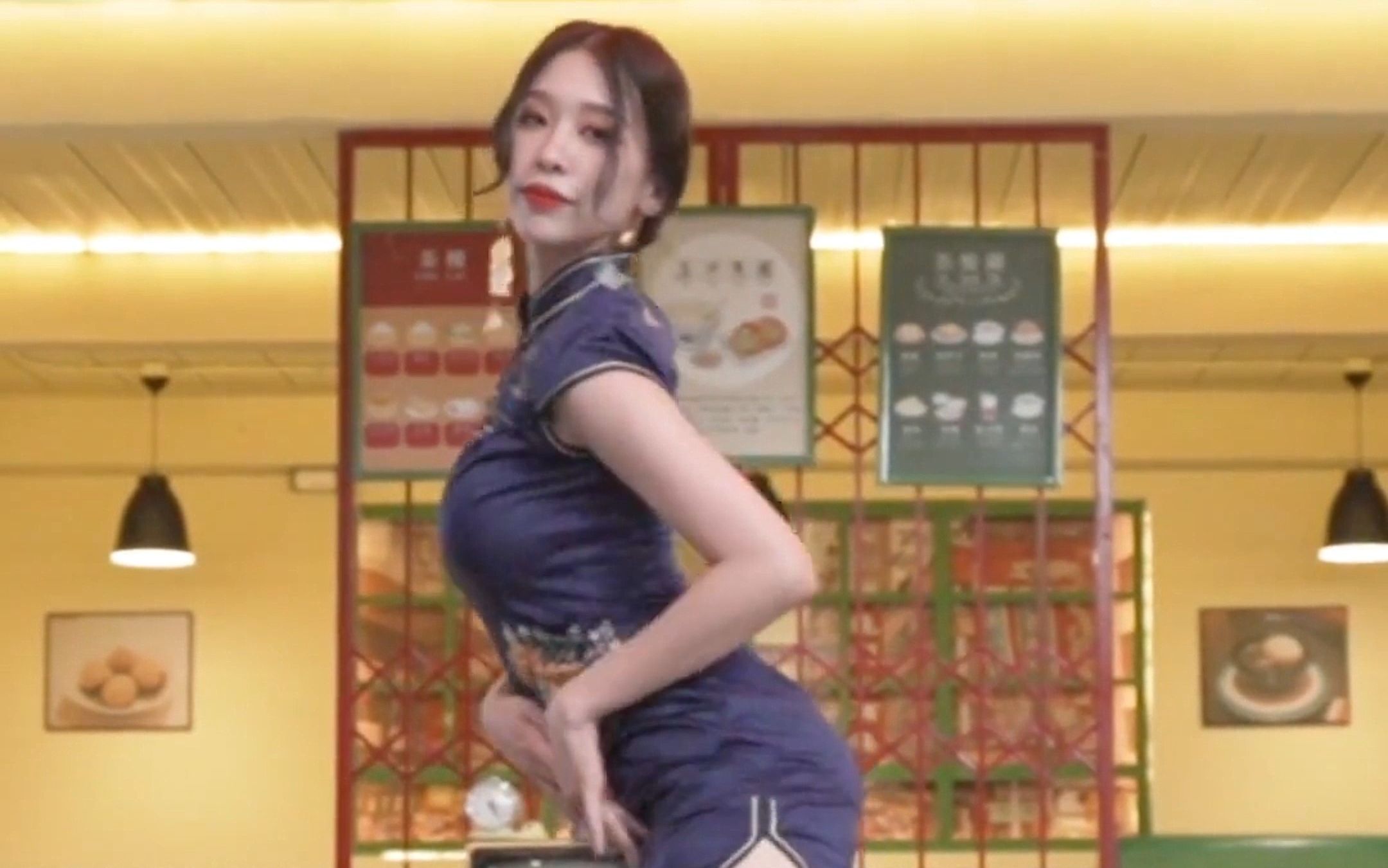 【4K竖屏】-月楼Uro-《处处吻》旗袍高跟-最不能熬夜选手-最不能熬夜选手-哔哩哔哩视频