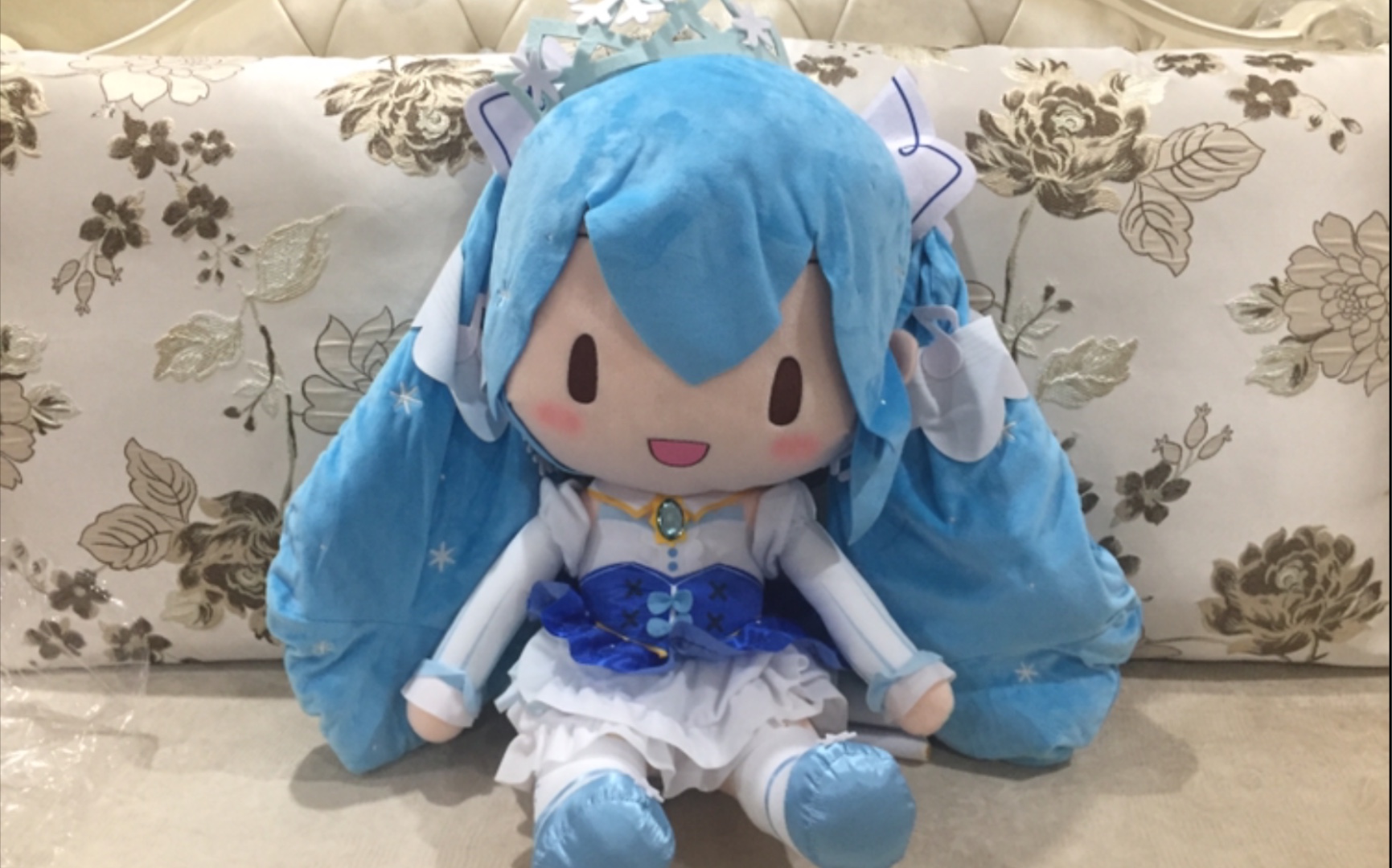 3件5折？半价的傻fufu，当然只能冲了！2019雪fufu 50cm大fufu 初音未来毛绒开箱_哔哩哔哩_bilibili