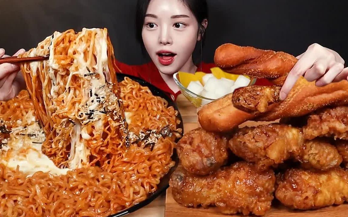 【Boki 中字】酥脆的蜂蜜炸鸡搭配冰可乐是真的爽！！-BOKI小姐姐-BOKI小姐姐-哔哩哔哩视频