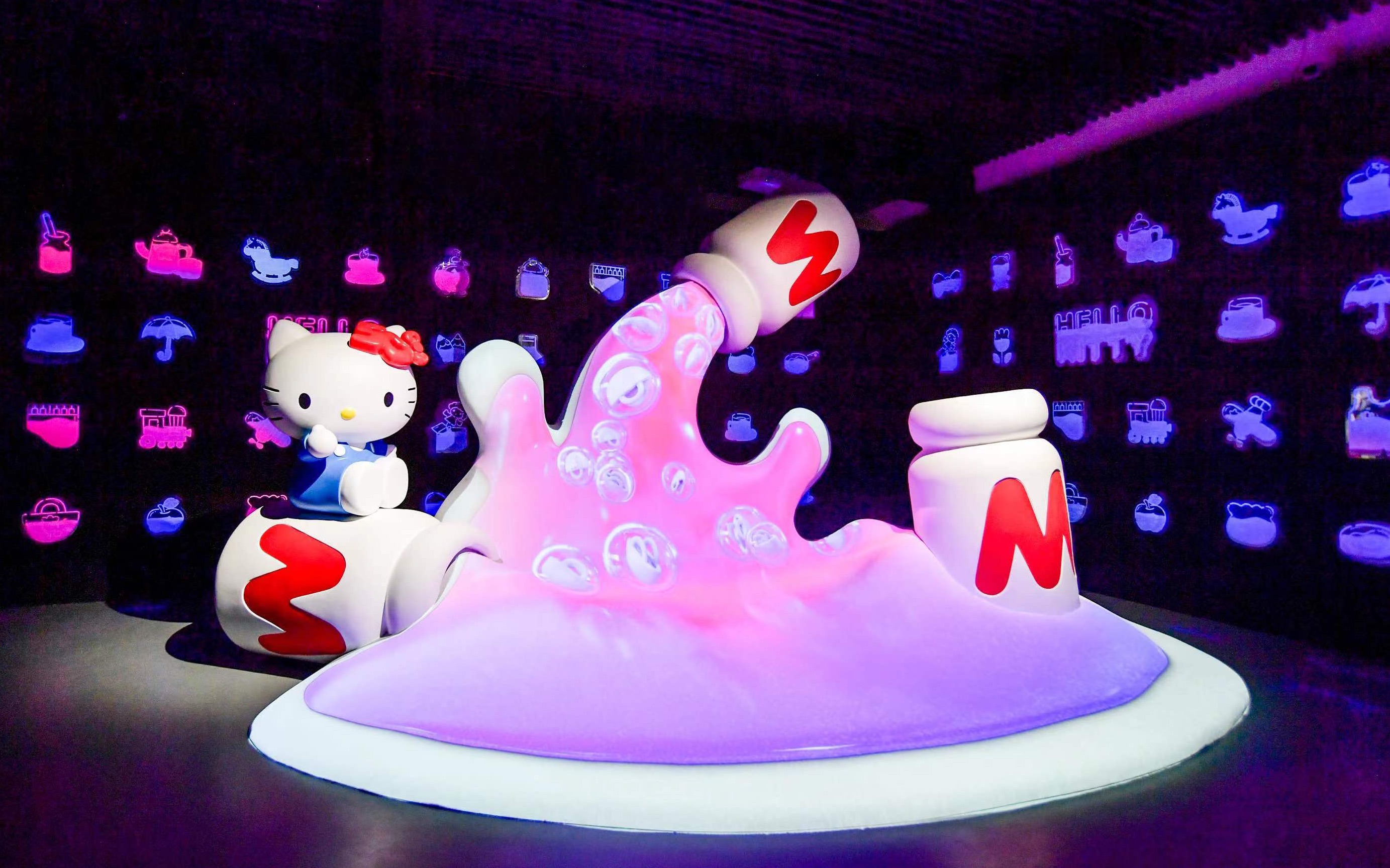 Hello Kitty 50周年｜Hello Kitty Cosmos 50周年光影特展超出片内容抢先看-Sanrio_三丽鸥-Sanrio_三丽鸥-哔哩哔哩视频