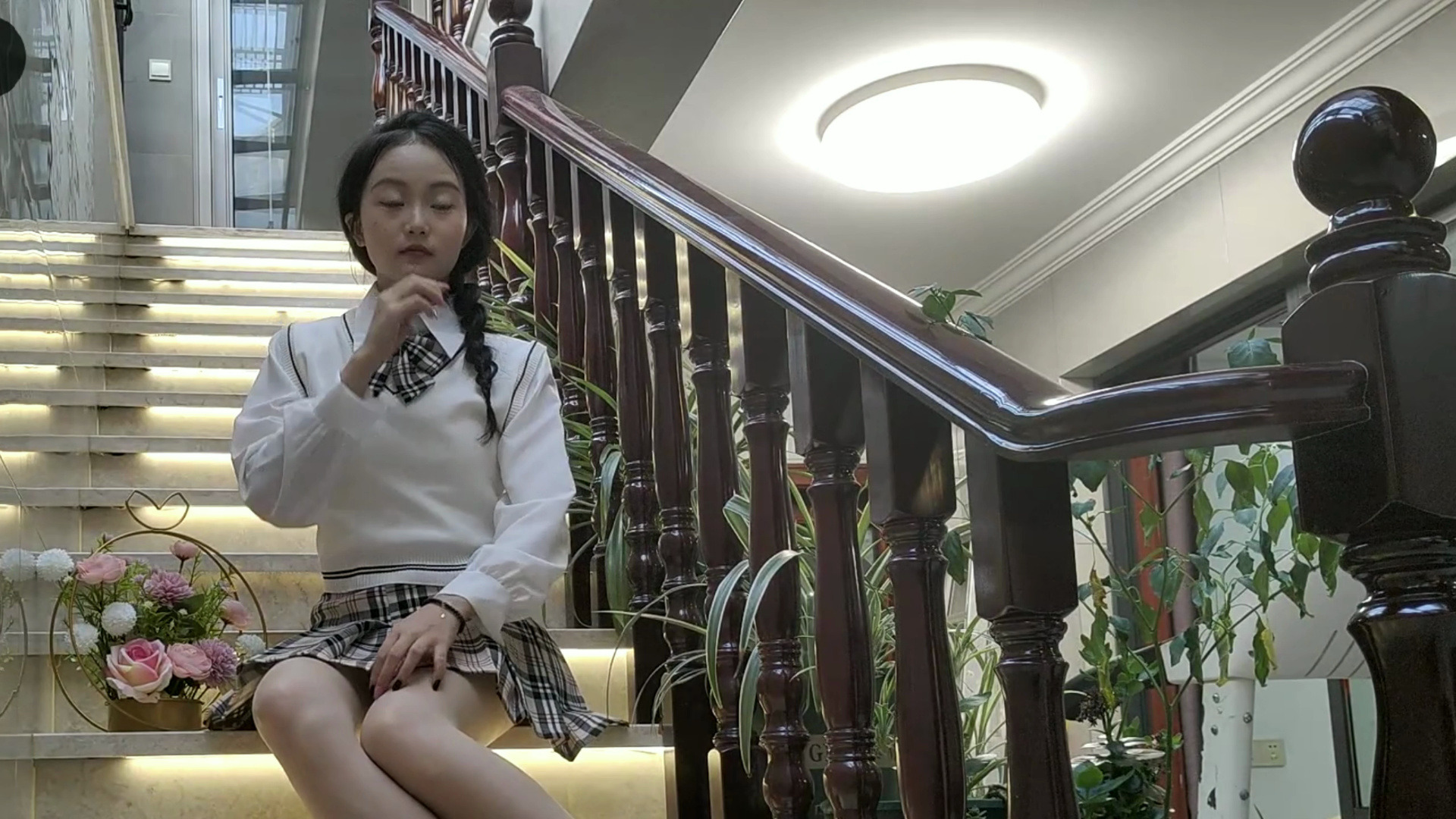 初夏 丨 066 白色学生上衣搭配jk(7)-樱花草莓季-樱花草莓季-哔哩哔哩视频