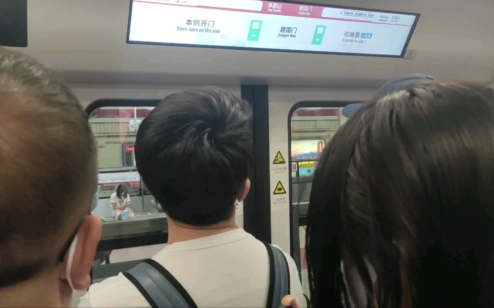 北京地铁1号线DKZ4气动门关门过程_哔哩哔哩_bilibili